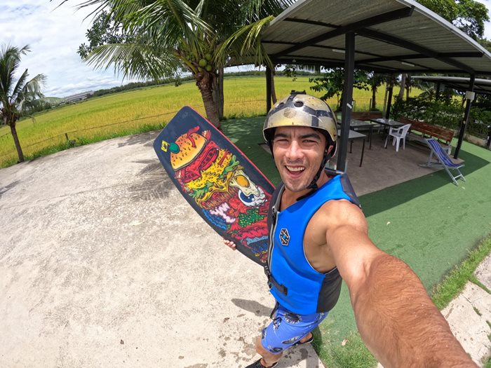 แดเนี่ยล แกรนท์ แชมป์โลก Wakeskate 4 สมัยซ้อน เล่นสเกตตรงน้ำท่วม ฮอตมาก